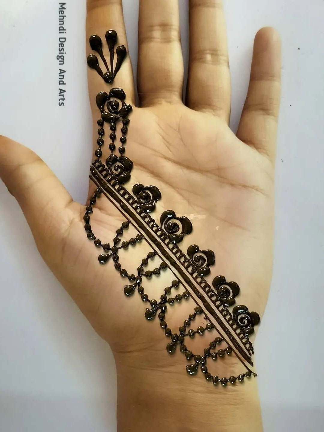Simple Mehndi Design : सुन्दर और आसान Mehndi Design For Girls 2026