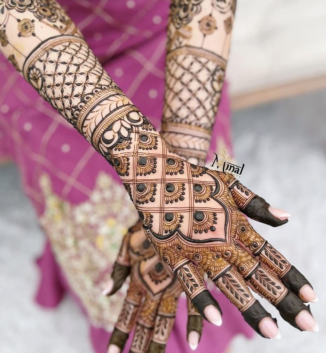 Karwa Chauth 2023 : Stylish Mehndi Design For Karwa Chauth - Girls ...